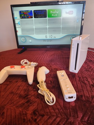 Nintendo RVL-101 Wii Console Backwards Compatible W/ Controllers ...
