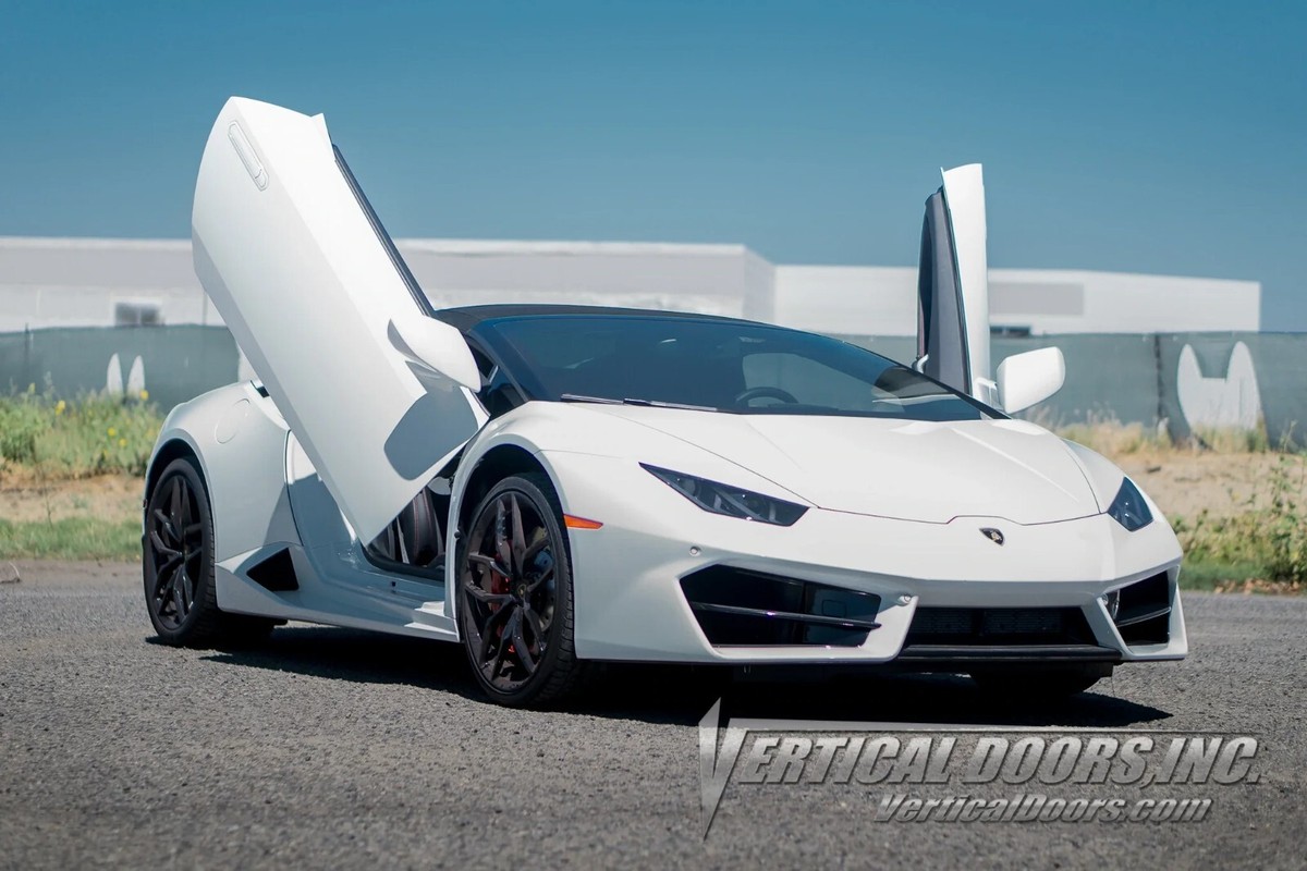 Car With Lambo Butterfly Doors
