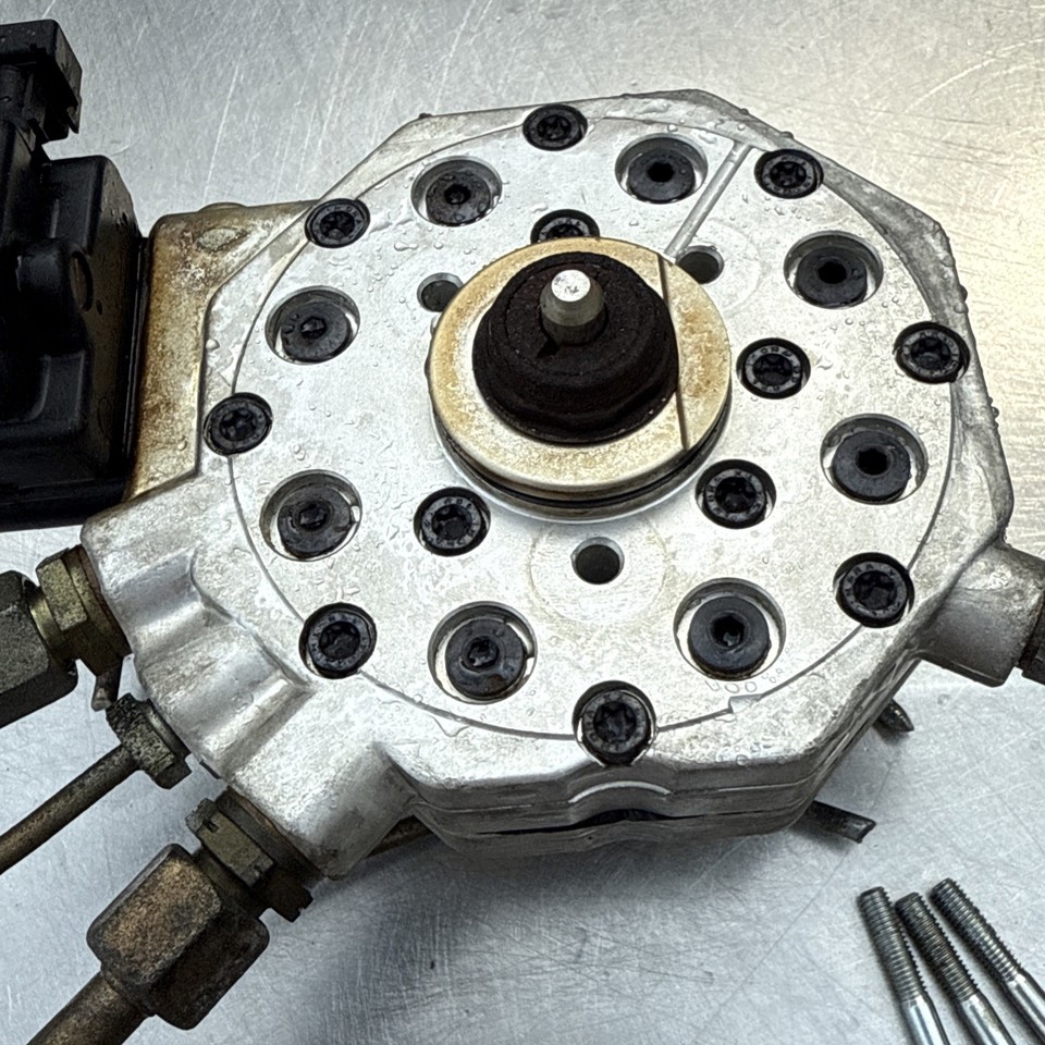 1986-91 Mercedes 0 438 101 018 Fuel Distributor R107 W126 560SL 560SEL ...