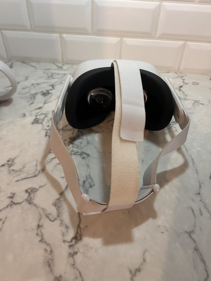 Oculus Quest 2 64GB VR Headset In Great Condition | eBay