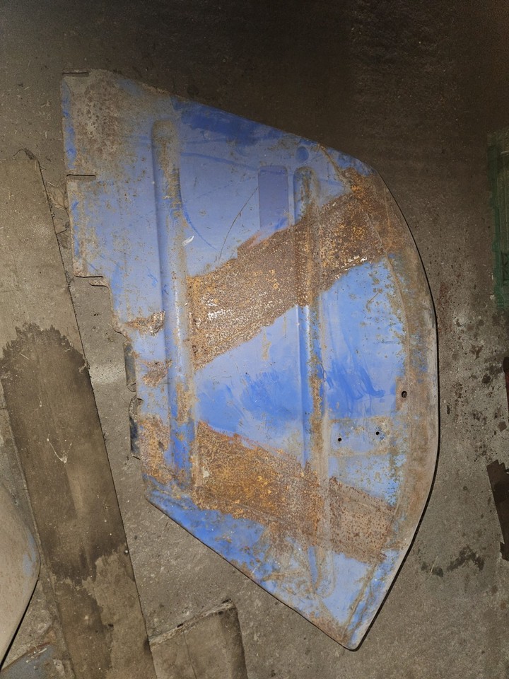 LEYLAND OR NUFFIELD TRACTOR MUDGUARDS / WINGS. | eBay UK