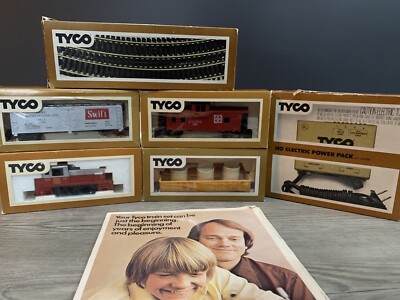 Vintage Tyco Train Set, Locomotive, 3 Cars & Train Tracks With Tyco ...