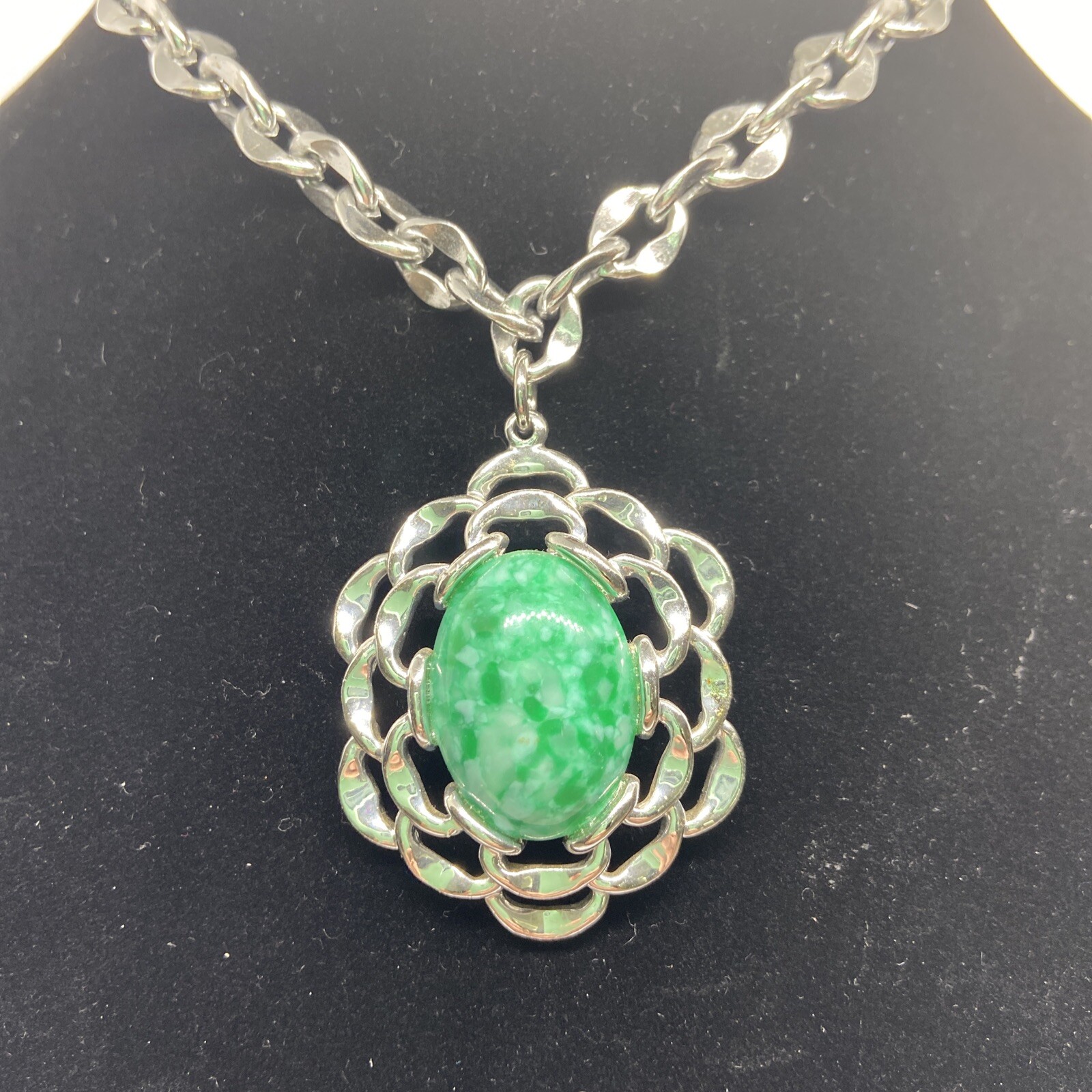 Sarah Coventry Flattery Necklace Silvertone Vintage 1974 Close Necklace ...