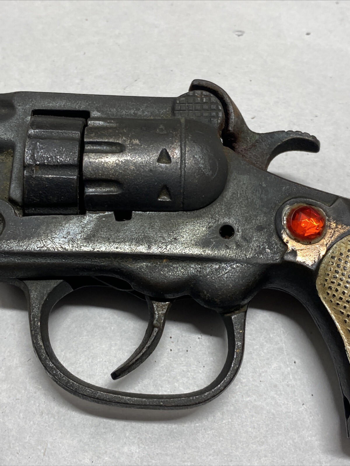 1937 TOY CAP CAST IRON TOY GUN PERSUADER BY KENTON RED JEWEL RARE | eBay