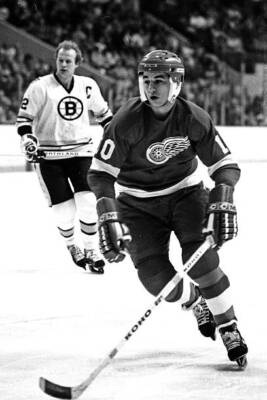Dale Mccourt Of The Detroit Red Wings Skates 1970s ICE HOCKEY OLD PHOTO ...