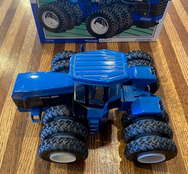 New Holland Versatile 4WD 9882 Farm Tractor w Triple Tires Ertl 1:32 W ...