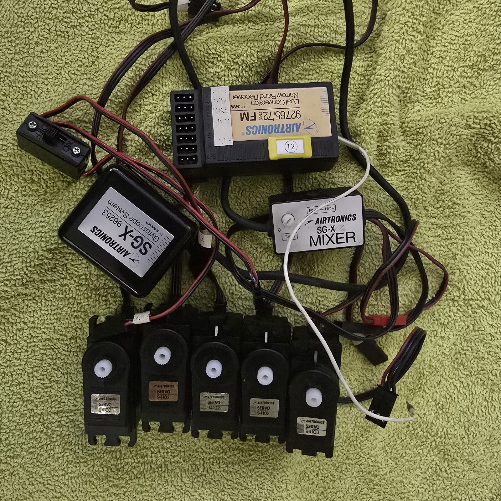VINTAGE Airtronics Radio Reciver, Servos, And Gyro. Untested | eBay