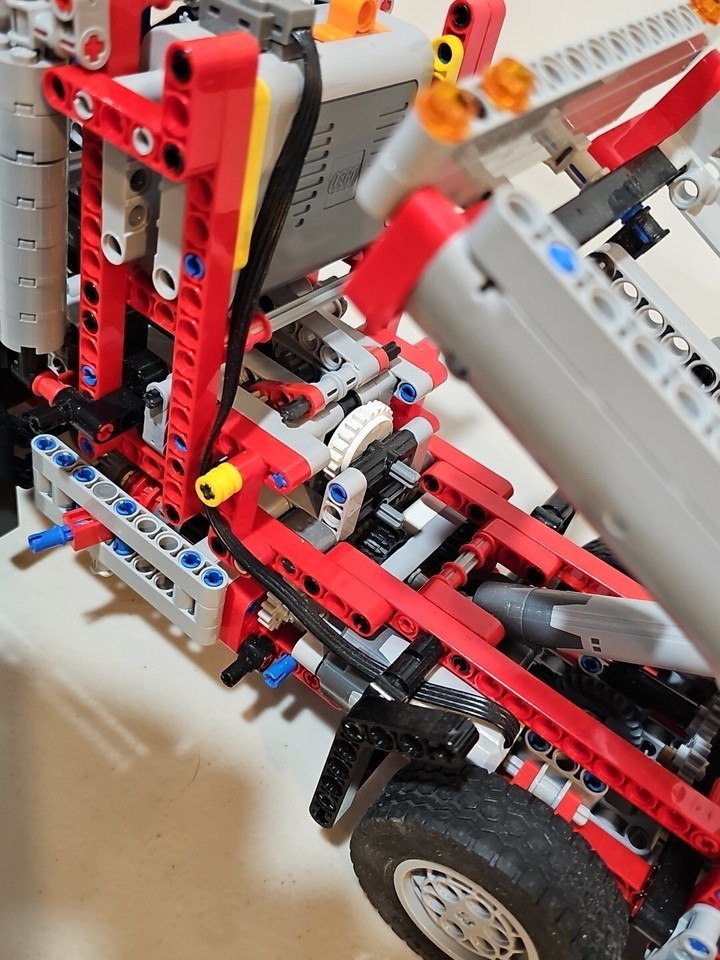 LEGO TECHNIC: Logging Truck (9397) Retired 96% Complete 5702014837515 ...