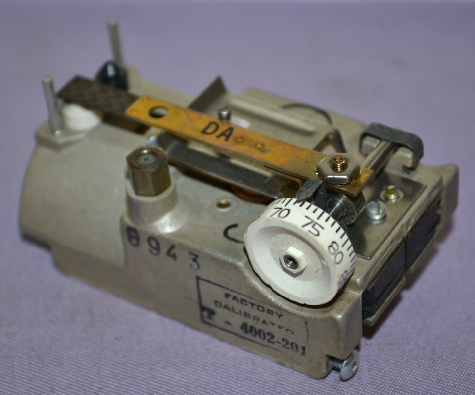 Johnson Controls T-4002-201 Single Temperature Pneumatic Direct Act ...