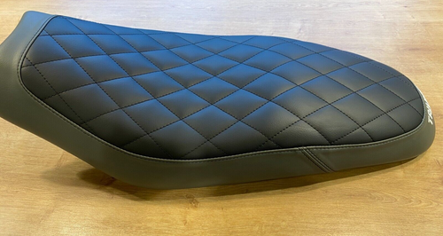 GENUINE Triumph Speed 400 Comfort Quilted Rider and Pillion Seat ...