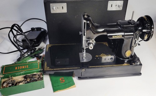 Vintage 1951 Portable Singer 221 Featherweight Sewing Machine/Case ...