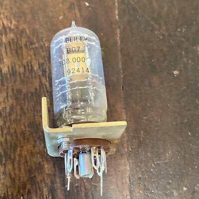 Bliley QUARTZ RADIO CRYSTAL BG7 Frequency Control & Socket | eBay