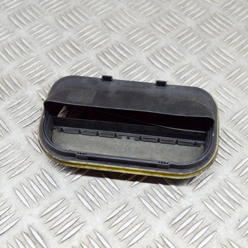 MB A W176 Griglia di ventilazione carrozzeria posteriore destra ...