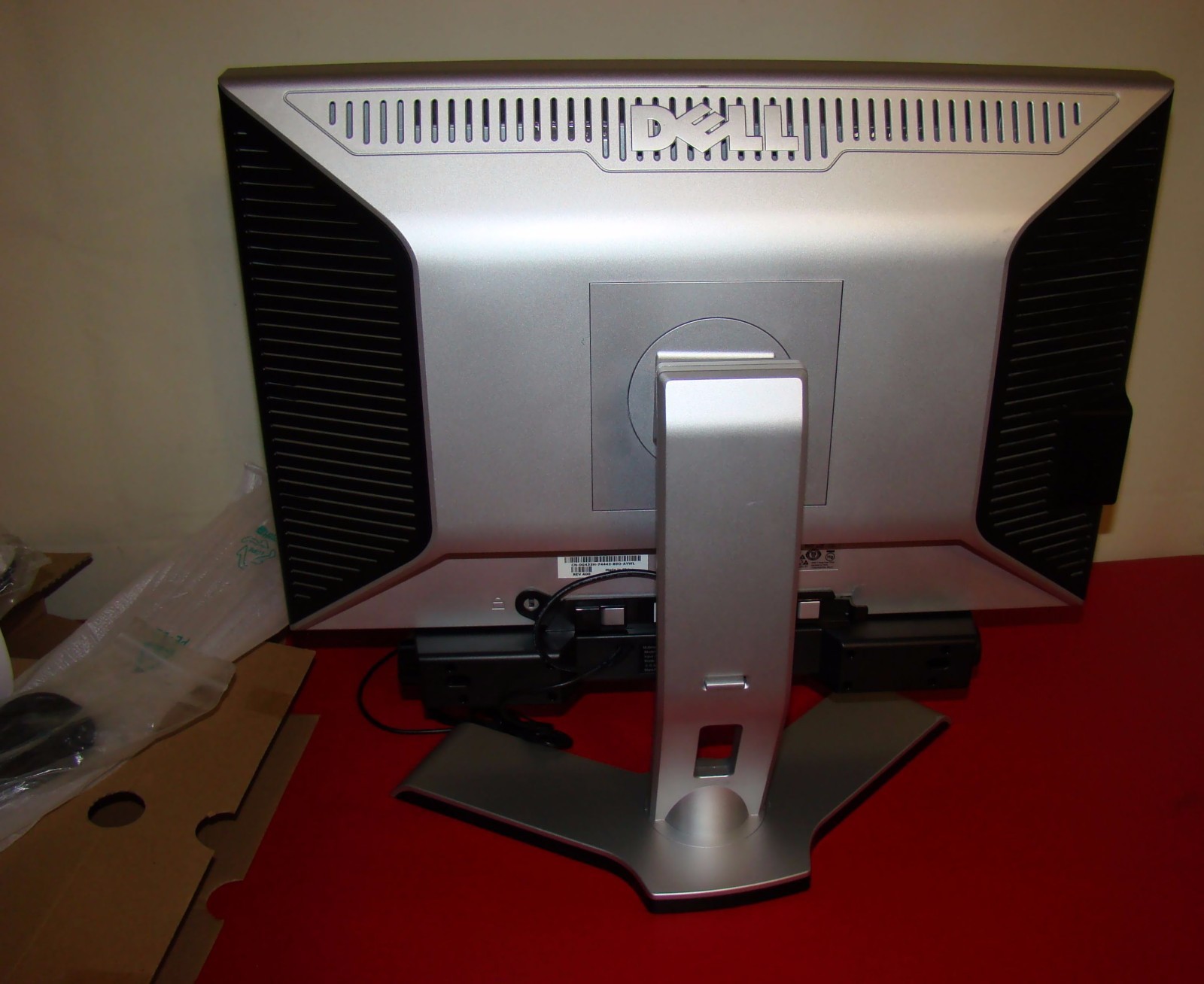 Dell 20" Widescreen LCD Monitor Model: 2009Wt with Speaker bar as ...