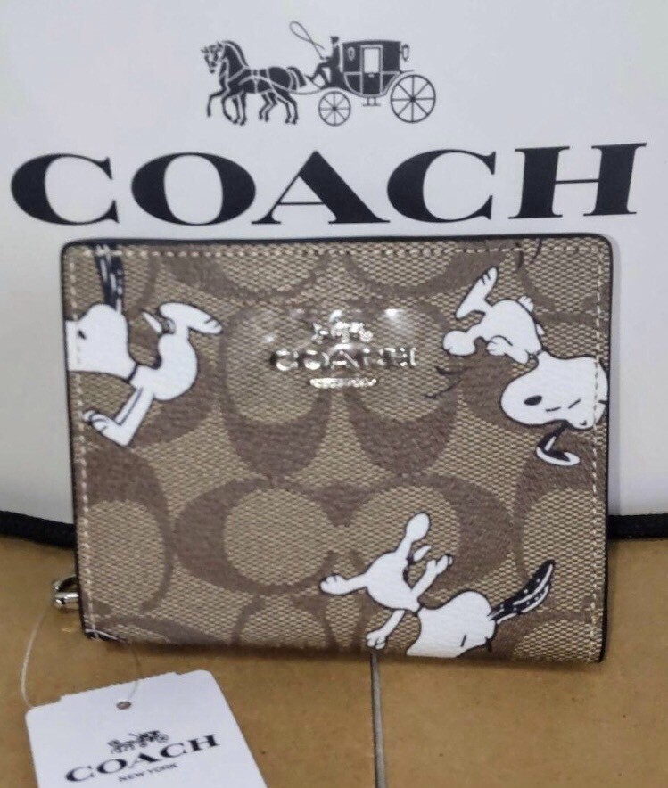 COACH x PEANUTS Snoopy Print Signature Small Snap Wallet Outlet New ...