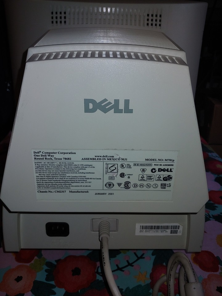 Dell M781p 17" CRT Monitor Vintage Retro Gaming 1600x1200 Good ...