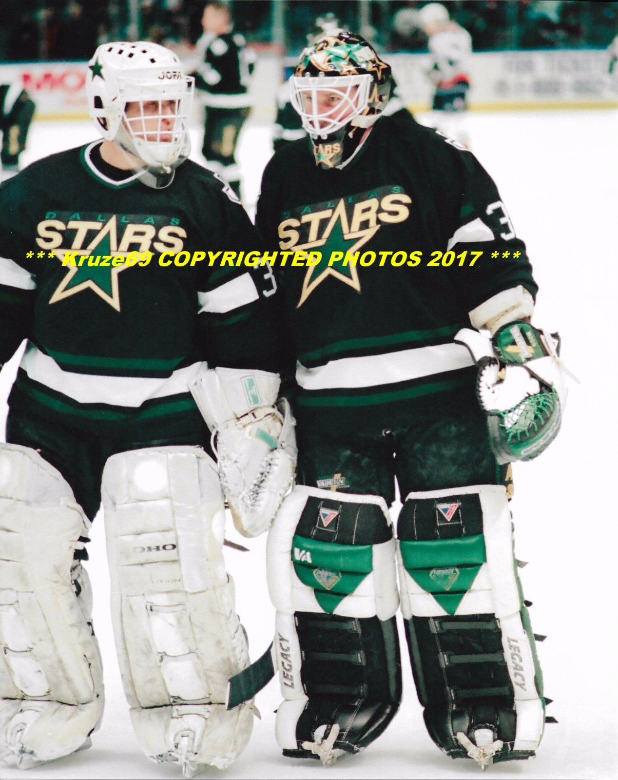 ANDY MOOG & ARTUS IRBE Discuss Strategy 8x10 Photo FORMER DALLAS STARS ...