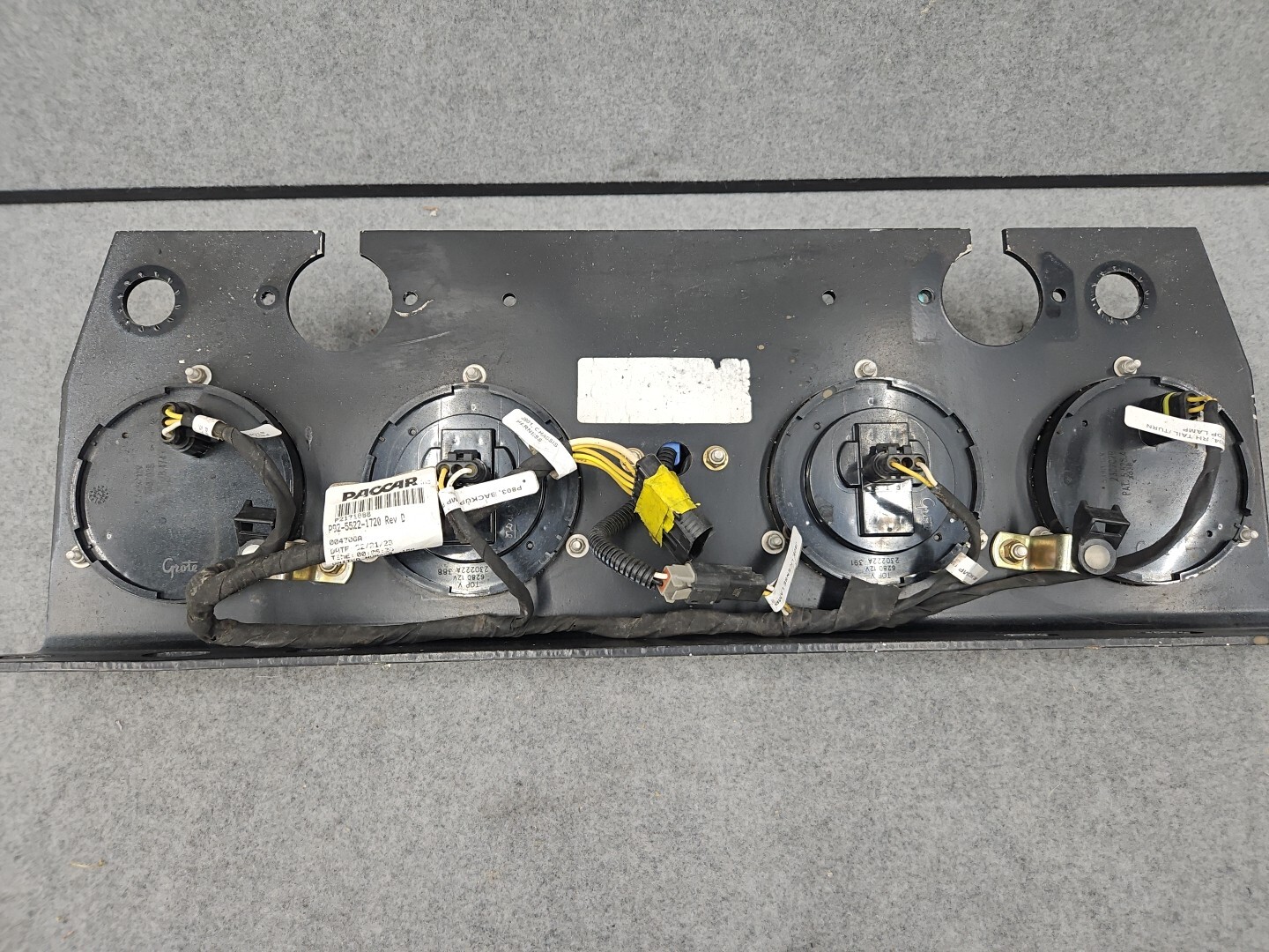 PACCAR A11-1133 GROTE TRUCK TAILLIGHT PANEL FREIGHTLINER KENWORTH ...