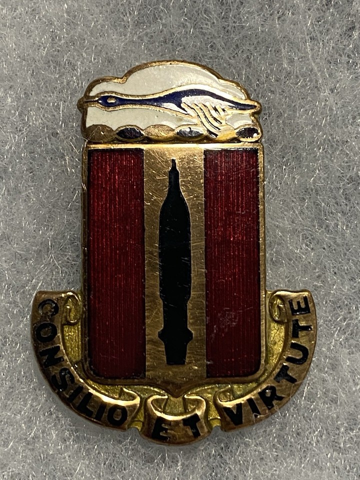 U.S. Army DI Pin: 50th Field Artillery Battalion Crest DUI DI INSIGNIA ...