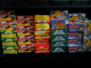 Huge Bulk Lot Of 100 Unopened Old Vintage Baseball Cards In Wax Packs