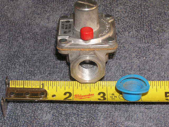 RV MAXITROL Propane Gas Regulator RV20LE 3/8" x 3/8" Propane 8.0-12" LP ...