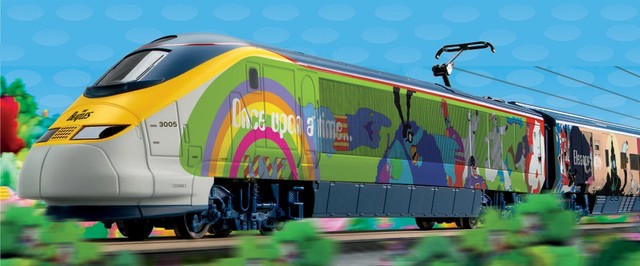 Hornby R1253 The Beatles Yellow Submarine EuroStar Train Set OO Scale ...