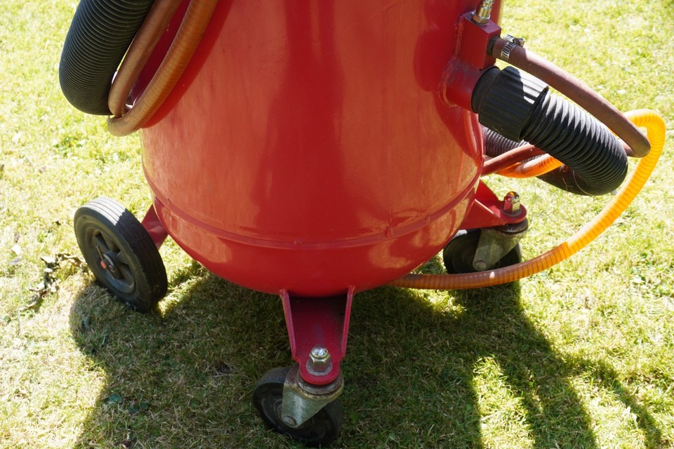 Sand Blast Suction Pot with Built in Hoover SB28 Grit Blaster Container ...