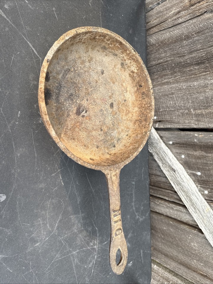 9 In Cast Iron spider Skillet Unbranded Gate Mark, 3 footed cowboy pan ...