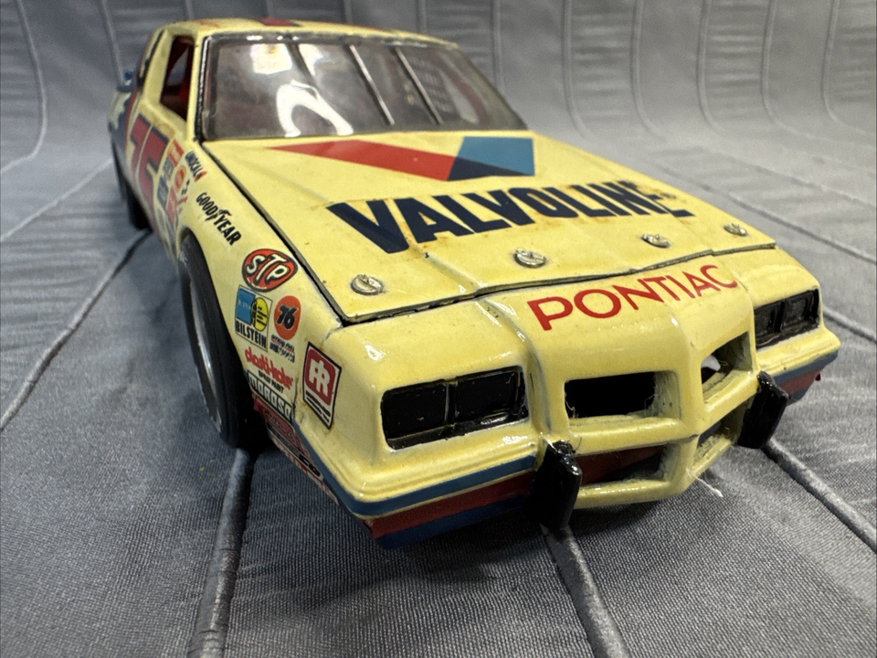 Monogram? Built Up #75 Neil Bonnett Valvoline Pontiac 2+2 Model Car. | eBay