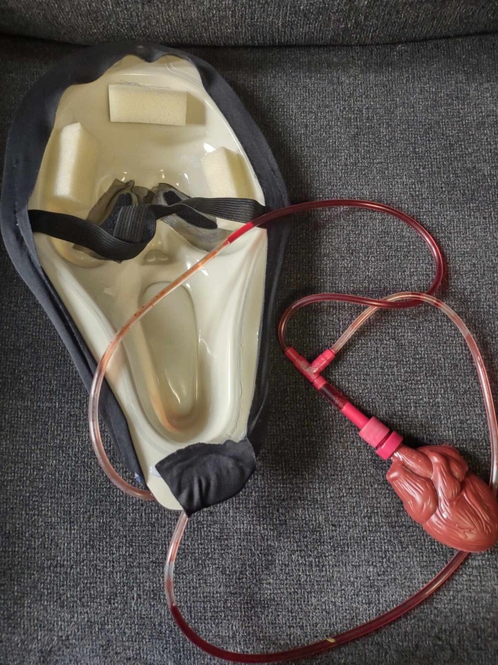 Scream Mask Ghostface with Pumping Blood Heart | eBay