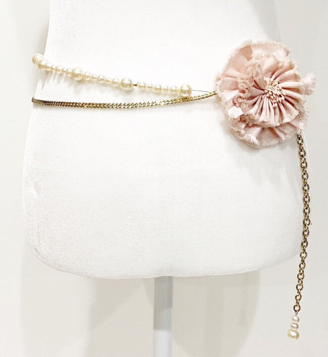 VINTAGE BEBE Pearls And Gold Chain Belt Necklace Wome… - Gem