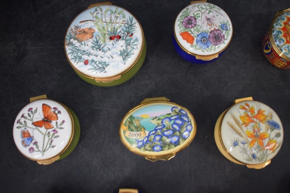 Pill Box Collection (24) Crummles Halcyon Days Enamels Staffordshire ...