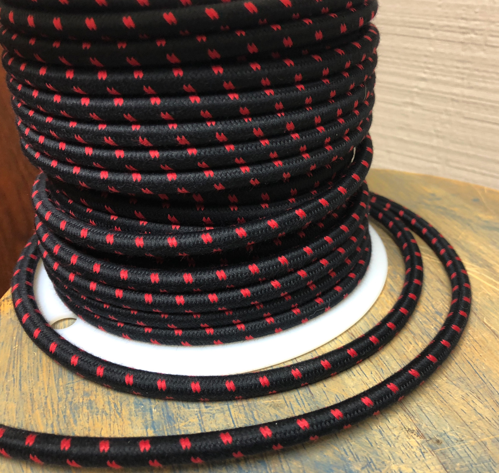 Black/Red Double Stitch Tracer Thread, Cloth Covered 3-Wire Round ...
