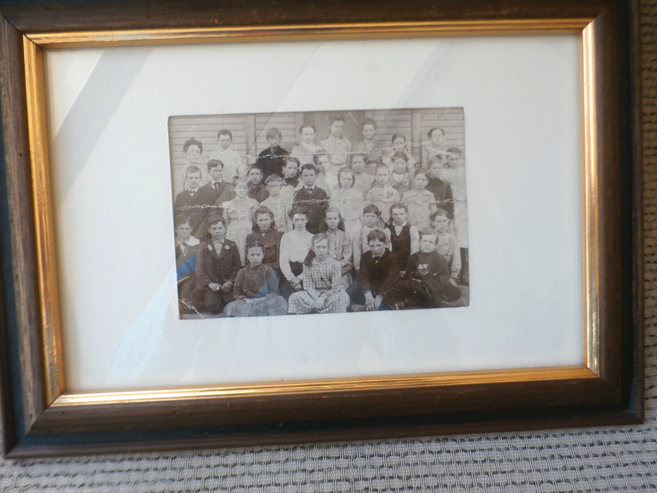 Vintage antique wood picture frame with glass image 4-1/4 x 6 " overall ...