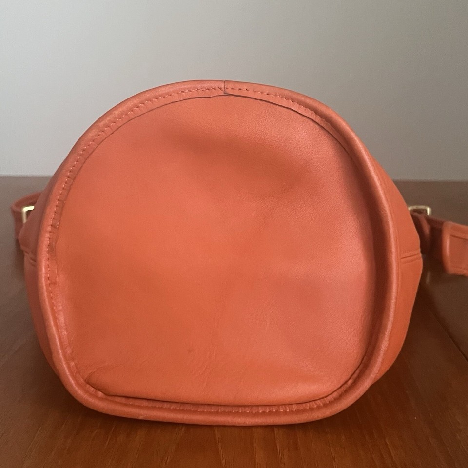 COACH Vintage 9953 Helen’s Legacy Shoulder Bag Bucket Medium Duffle ...