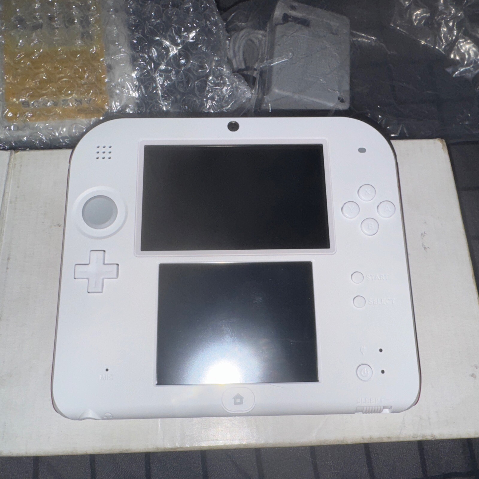 Nintendo 2DS Launch Edition 4GB White & Red Handheld System for sale ...