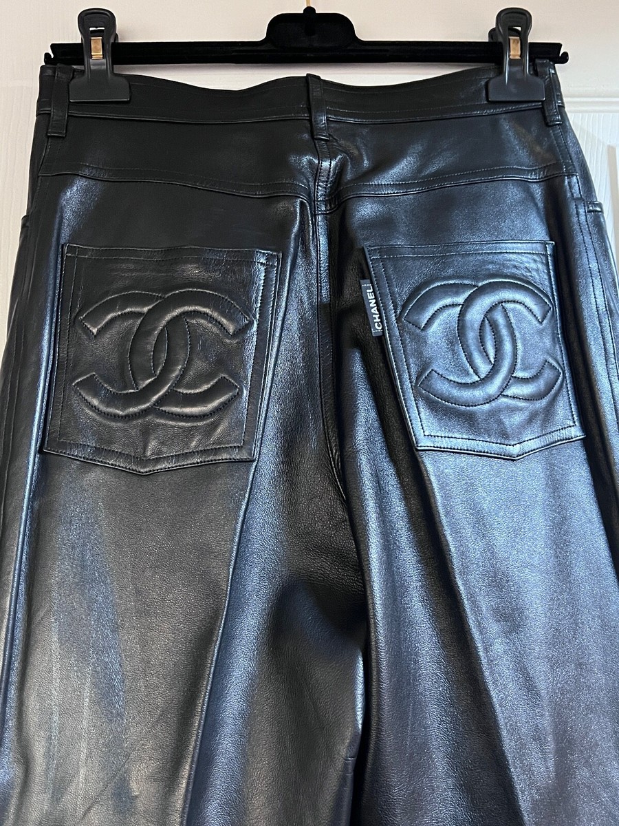 CHANEL 1992A MUSEUM NEW BLACK CC LOGO LEATHER PANTS CC CHANEL 1992A MUSEUM NEW BLACK CC LOGO LEATHER PANTS CC
