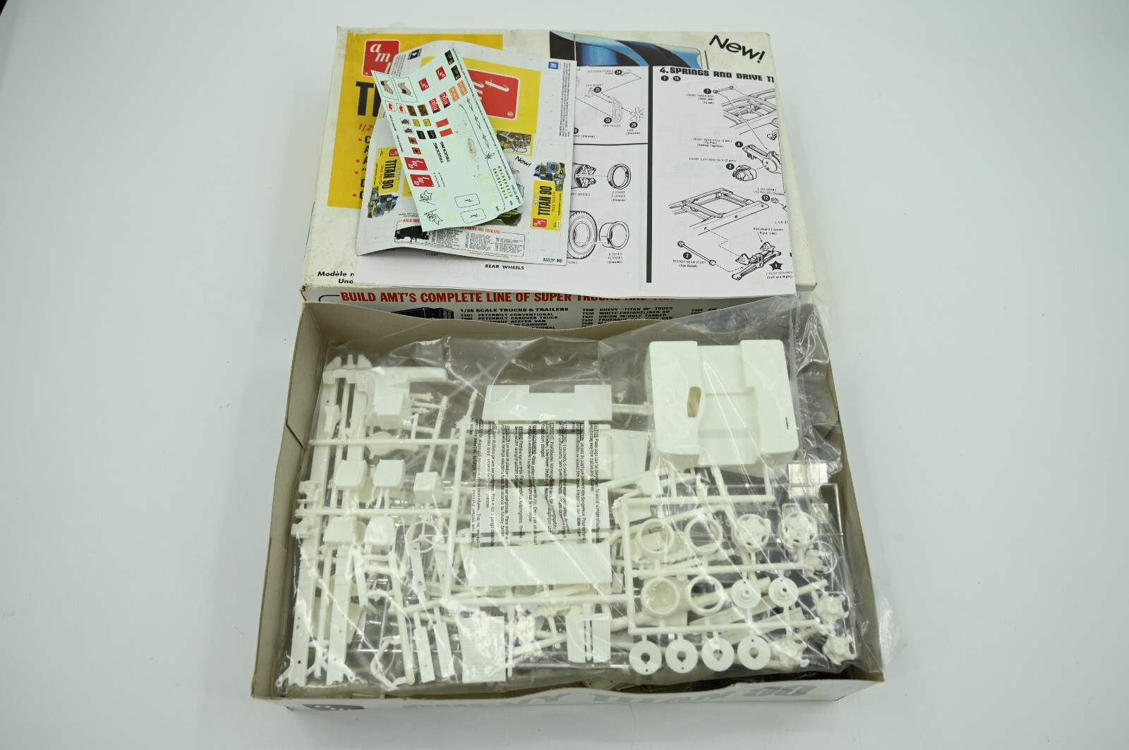 Vintage AMT Chevy Titan 90 1/25 Scale Model Kit CB Radio Truck Hobby ...