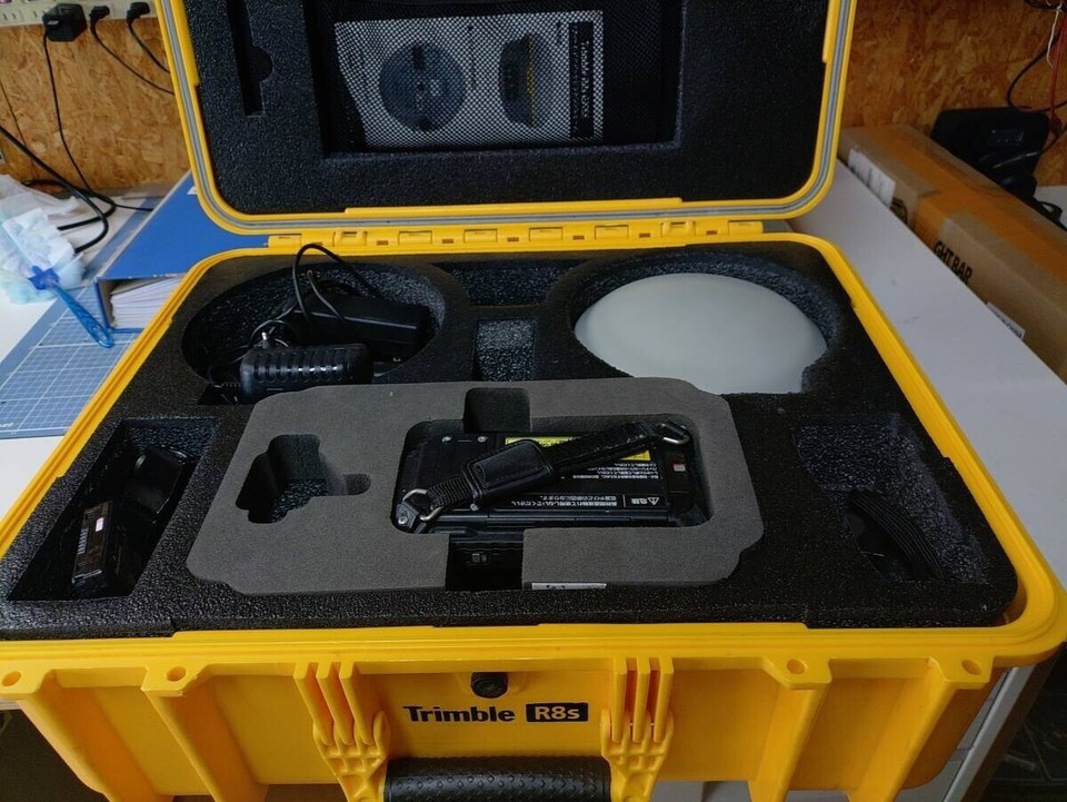 Trimble R8s GNSS + Panasonic FZ-X1 Sky Controller Kit + Batteries ...