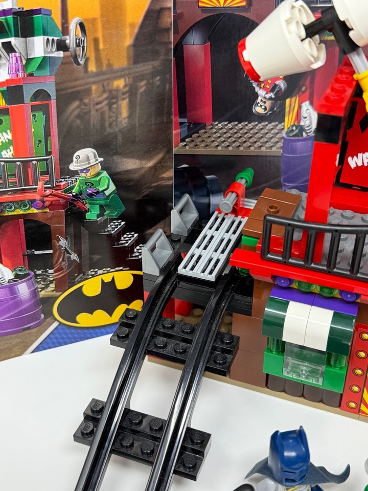 Lego DC Universe Super Heroes The Dynamic Duo Funhouse Escape Batman ...