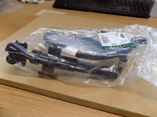 OEM Land Rover Range Rover Sport L494 Right Headlight Washer LR109996 ...