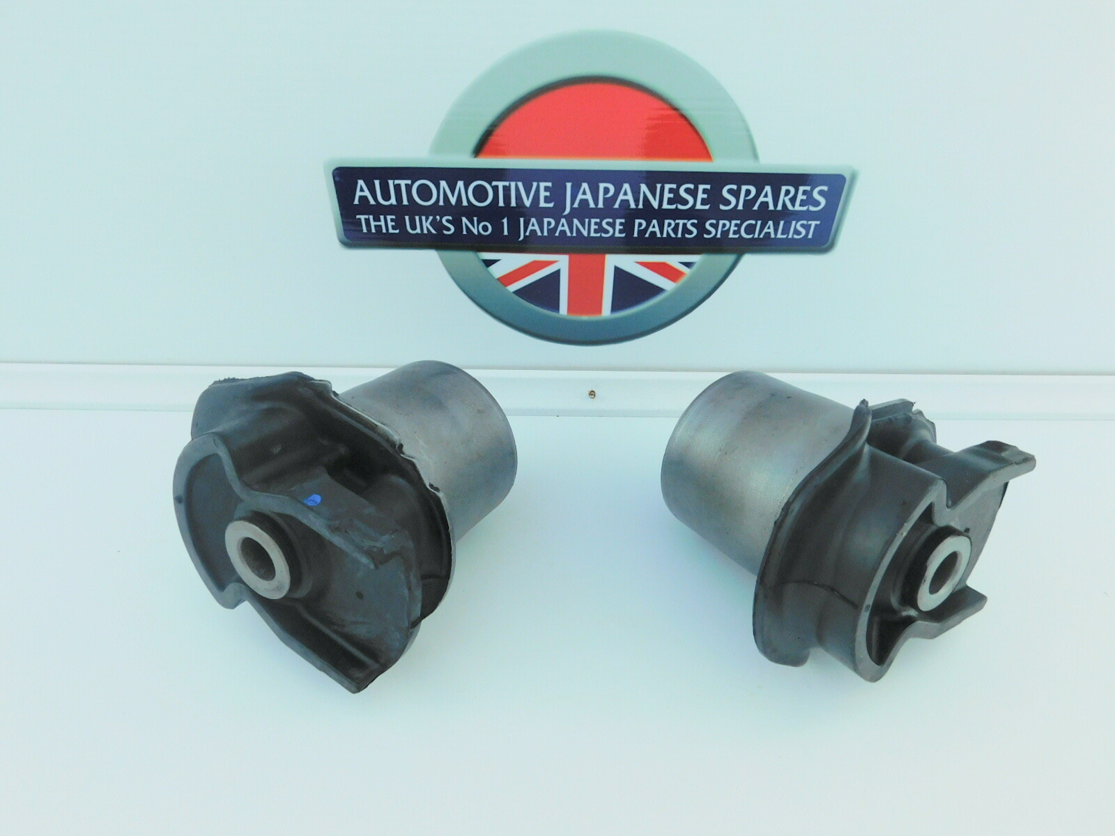 Toyota Alphard 2.4i & 3.0i 2002 - 2008 Pair of Rear Axle Sub-frame ...