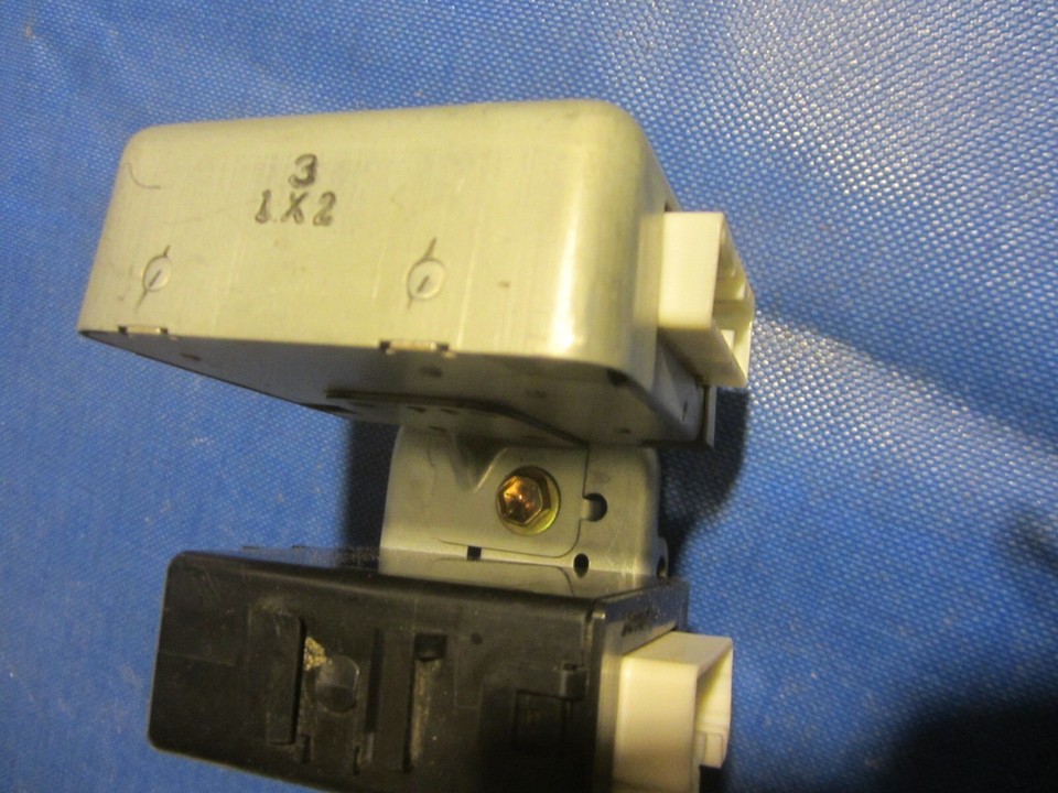 Lexus ES300 ES330 Headlight LEVELING CONTROL 89960 33090 | 8996033090 ...