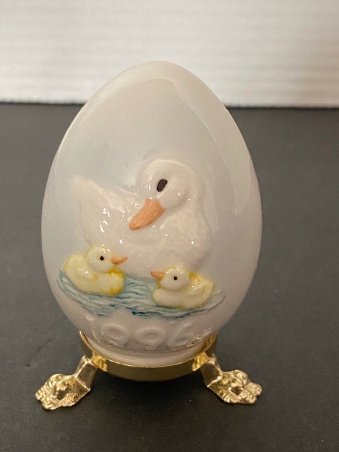 Goebel 1996 Annual Egg Mama Duck & Babies 3.25” w/ Original Box Germany ...