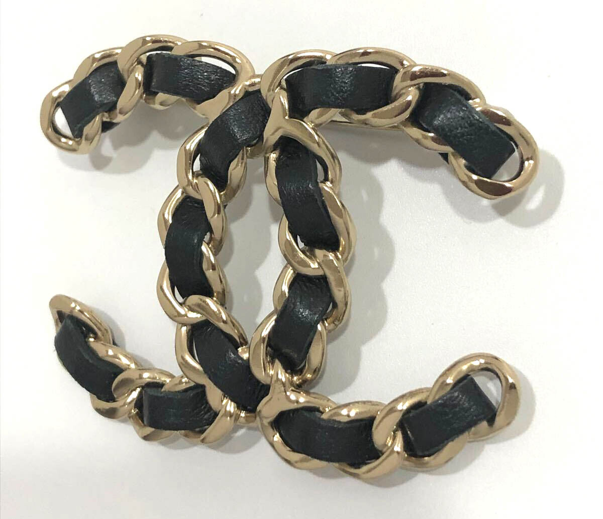 CHANEL CC Logo Black Leather Brooch Gold Tone B22V Pin Auth CHANEL CC Logo Black Leather Brooch Gold Tone B22V Pin Auth