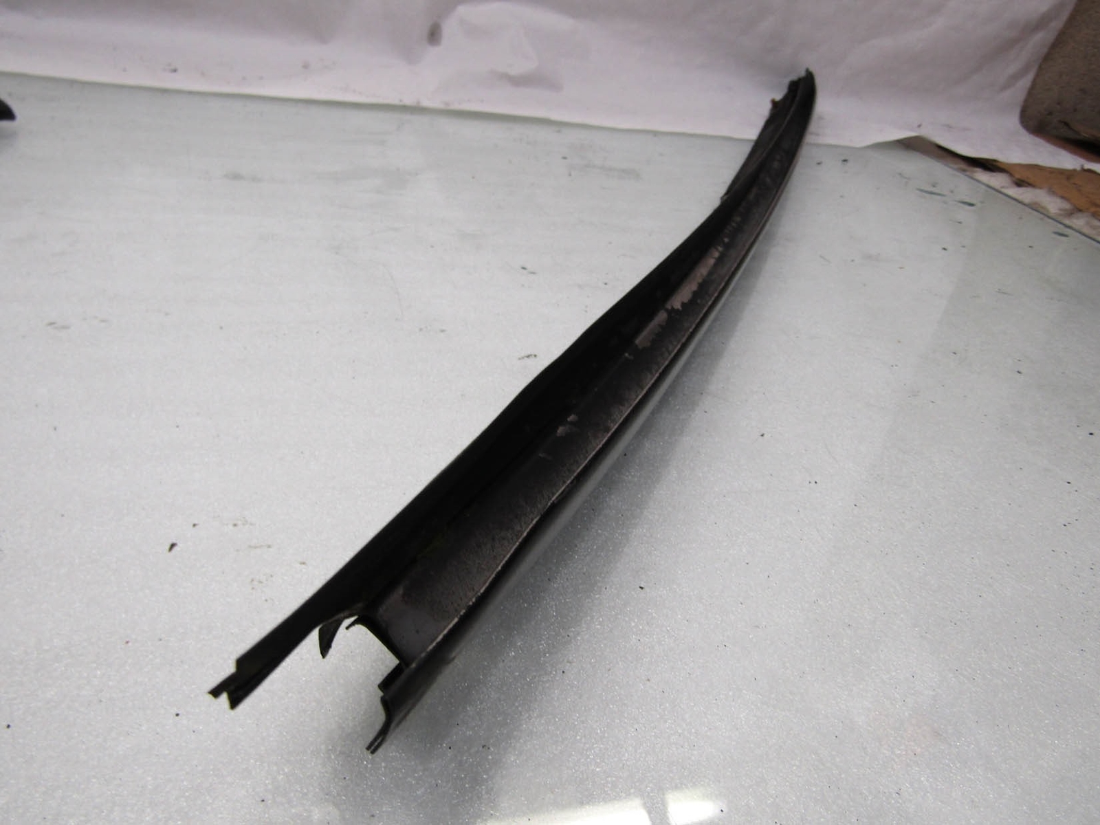 Lexus LS400 Toyota Facelift 97-00 4.0 NS left side windscreen edge trim ...