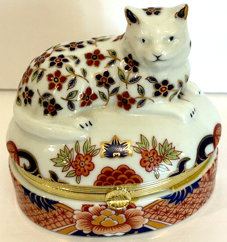 Japanese Nemuri-Neko Sleeping Cat Hand Decorated Imari Porcelain Andrea ...