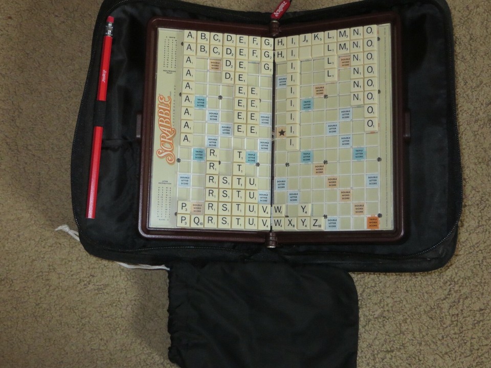 COMPLETE Game Folio Travel Scrabble game - Parker Brothers ages 8+, 2-4 ...