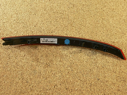 GENUINE LAND ROVER REFLECTOR REAR BUMPER LIGHT RH RANGE ROVER VELAR ...