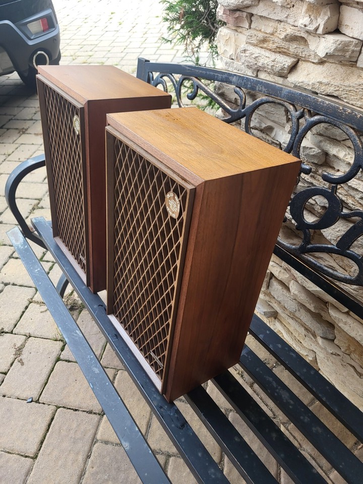 Realistic NOVA 5 Speakers 2-Way Stereo Pair 4019A Walnut Cabinets 9 ...